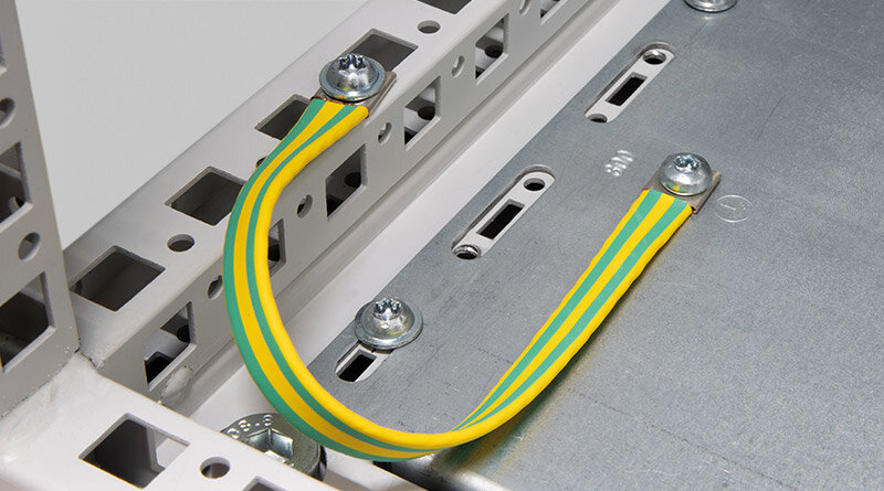 MB Massebänder & Erdungsbänder aus hochflexiblen Flachlitzen mit aufgepressten Kontakthülsen